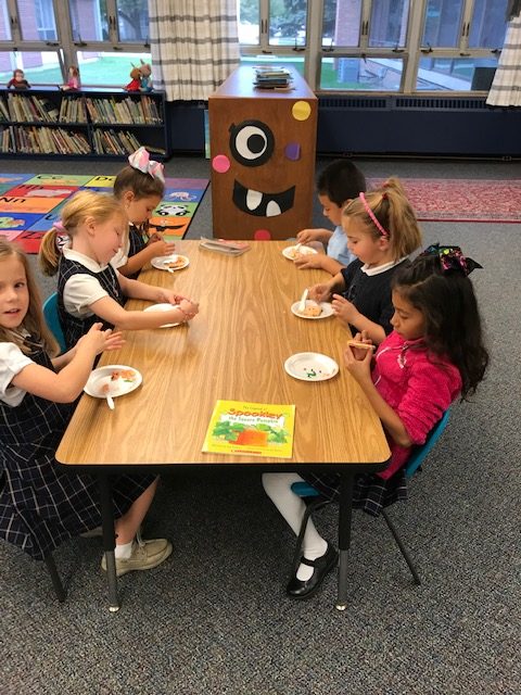 First Grade Halloween Fun in Library!!! – St. Linus School