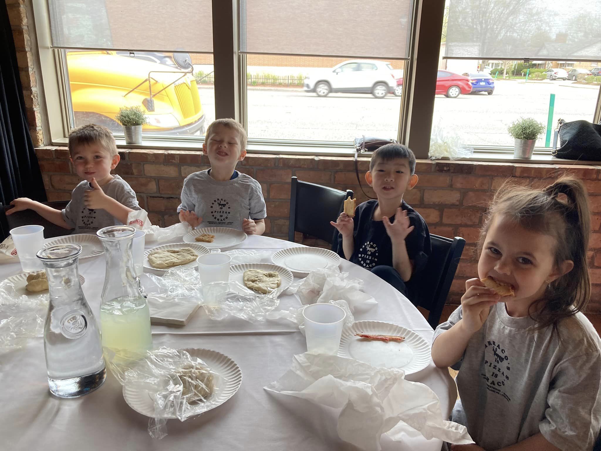 Kindergarten Field Trip to Barracos Pizza! – St. Linus School