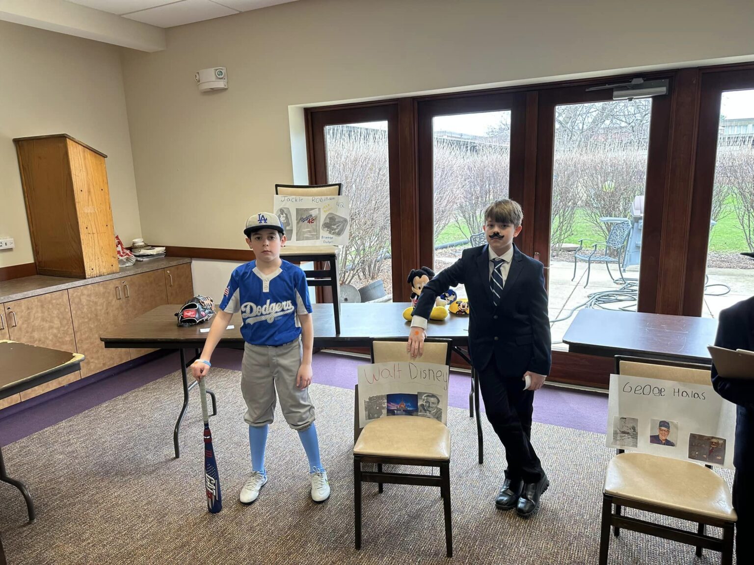 Living Wax Museum!-5th Grade Class – St. Linus School